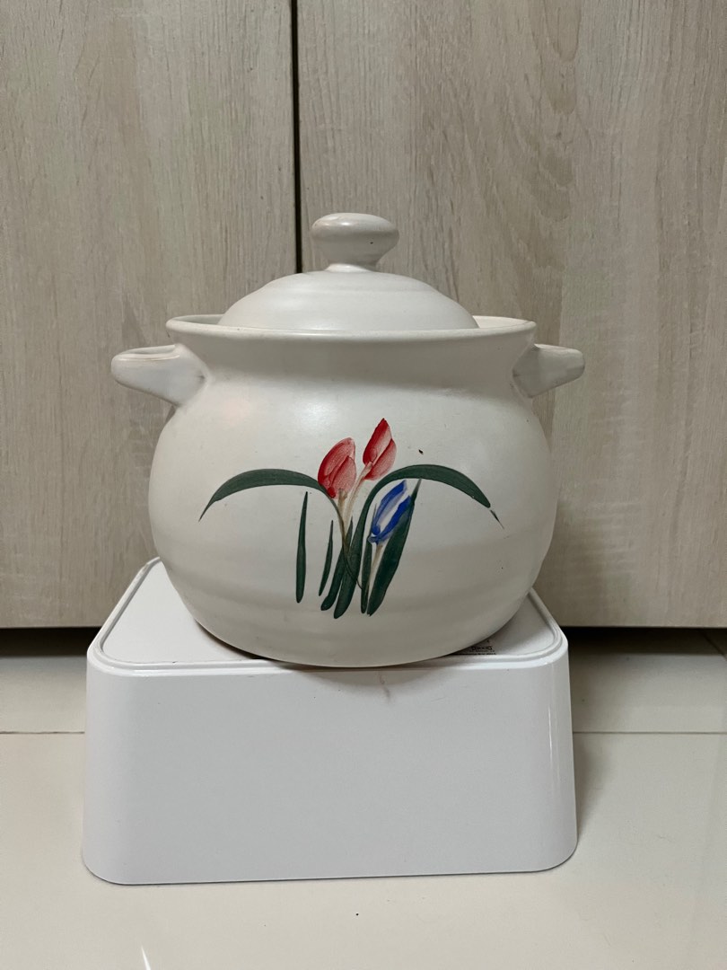 White colour claypot, Furniture & Home Living, Kitchenware & Tableware, Cookware & Accessories ...