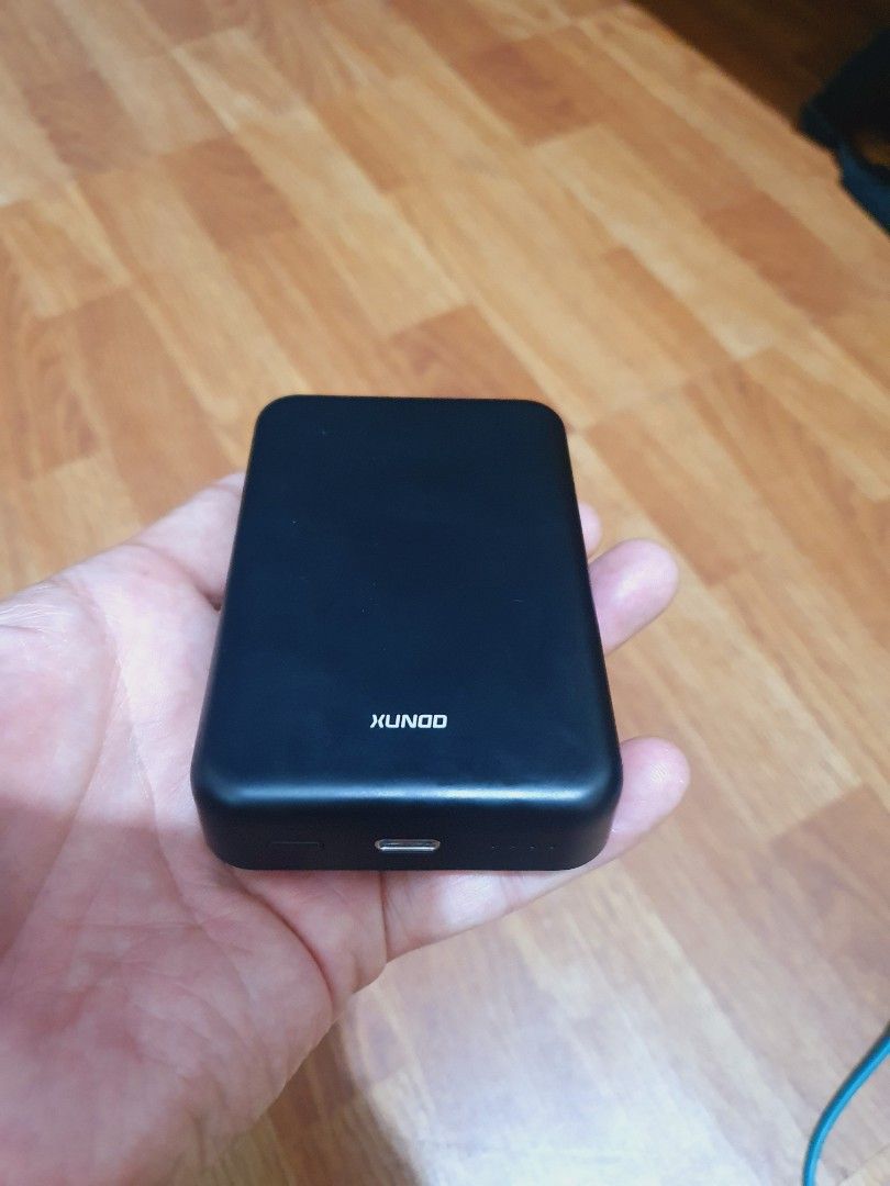 XUNOD WIRELESS MAGNETIC POWERBANK CHARGER, Mobile Phones & Gadgets ...