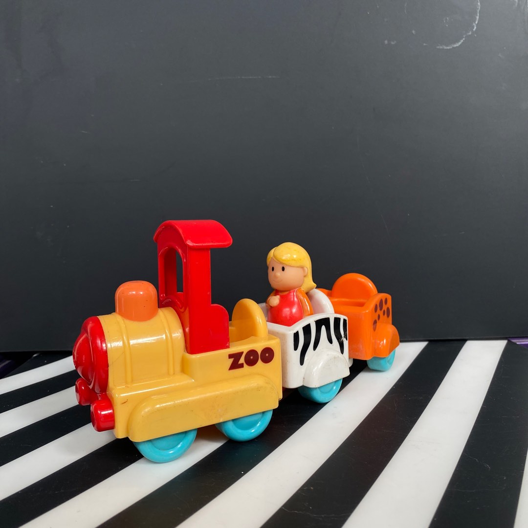 ELC Happyland Safari and Zoo, Toys & Collectibles, Mainan di Carousell
