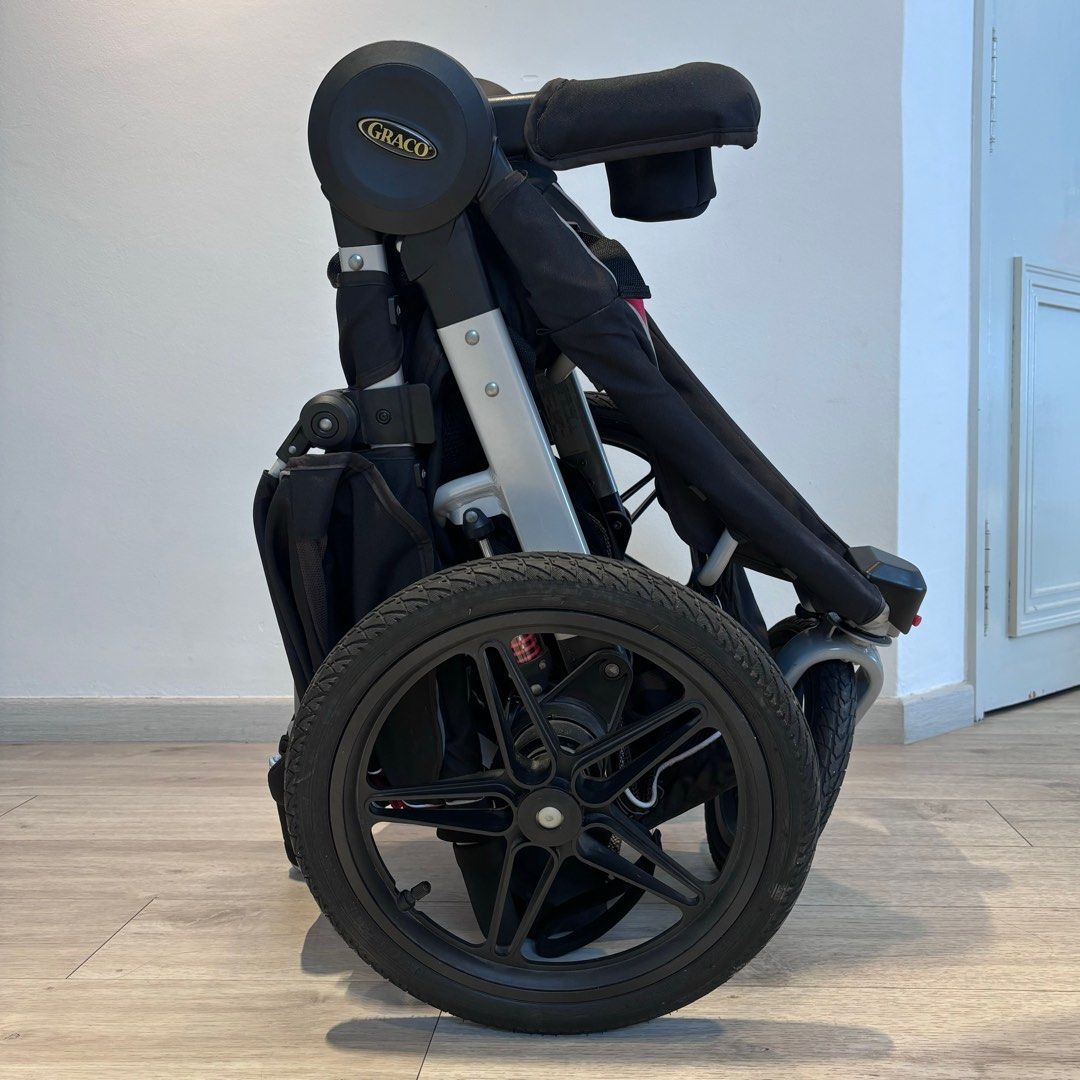 Graco Jogger Stroller, Babies & Kids, Going Out, Strollers on Carousell