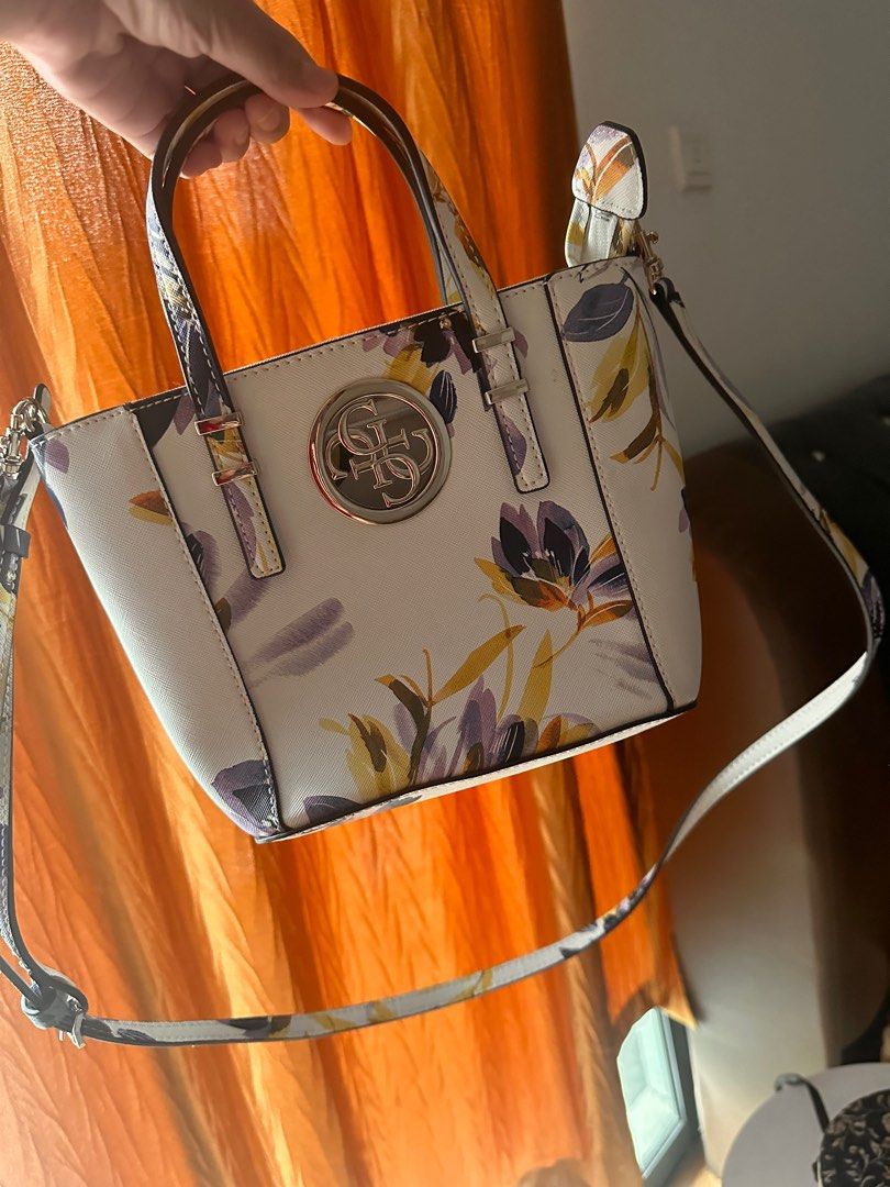 Guess Tote Bag (Limited Edition), Women's Fashion, Bags & Wallets, Tote ...