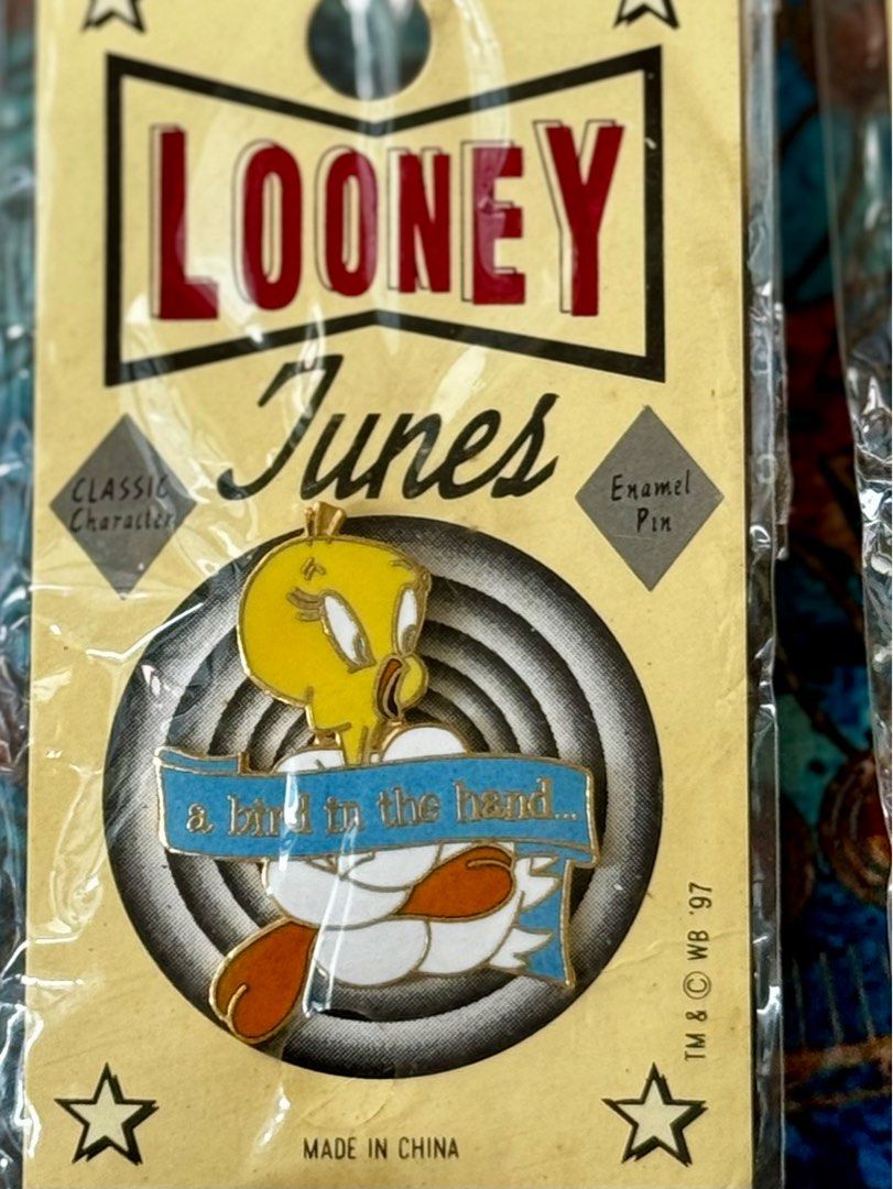 LOONEY TUNES collectible pins - tweety, bugs bunny, sylvester, and ...