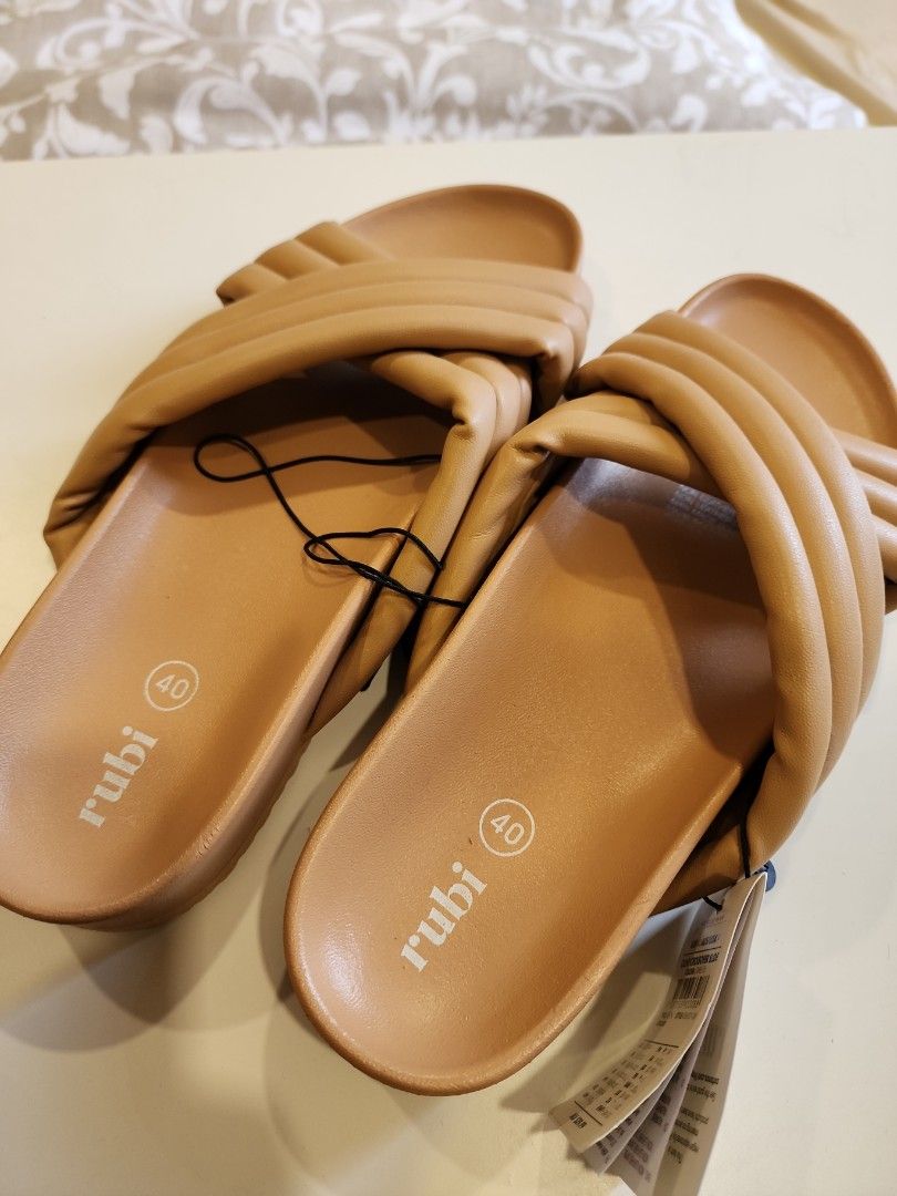 [NEW] RUBI Cushy Crossover Slide, Women's Fashion, Footwear, Flipflops ...