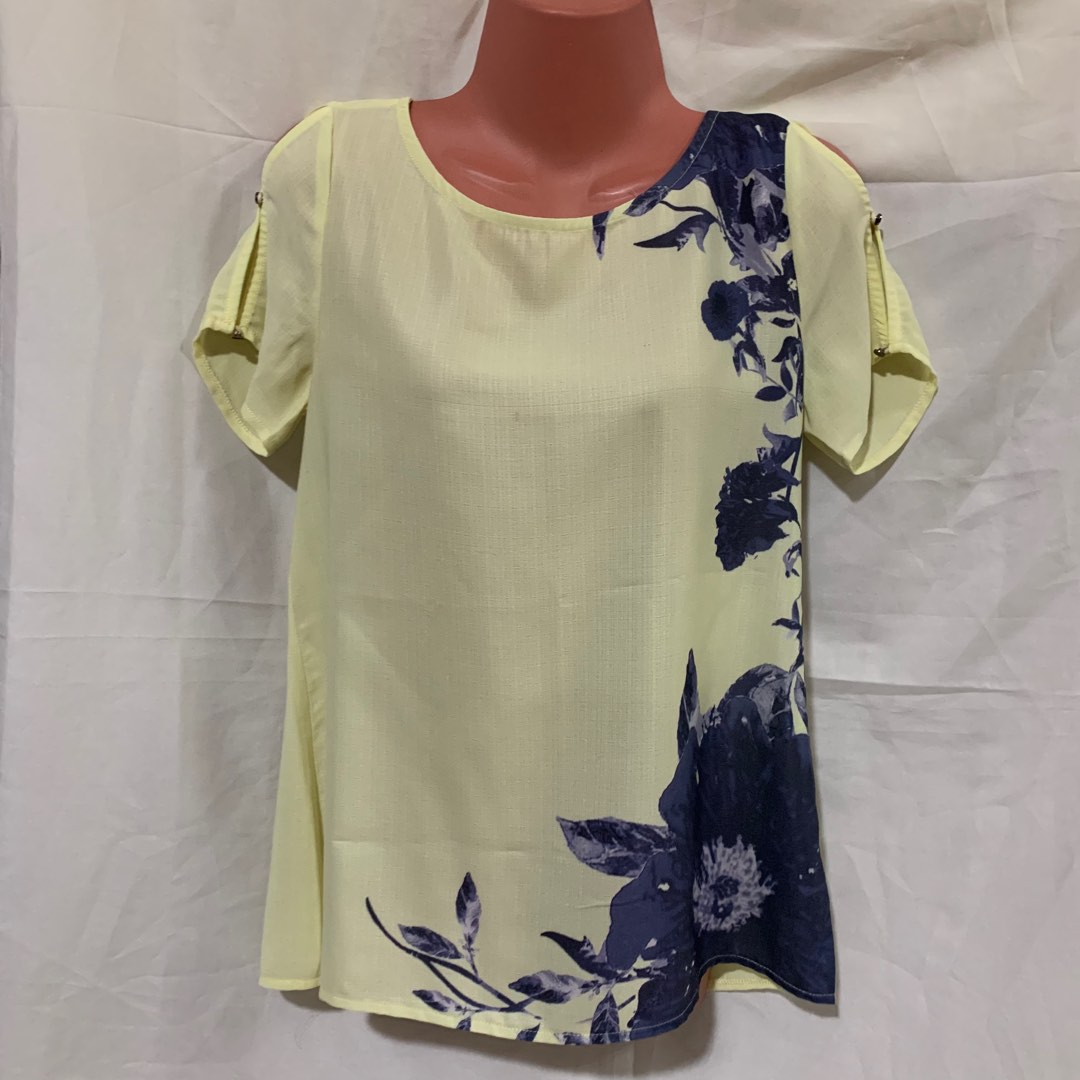 Paperdolls Bakuna Floral Top, Women's Fashion, Tops, Blouses on Carousell
