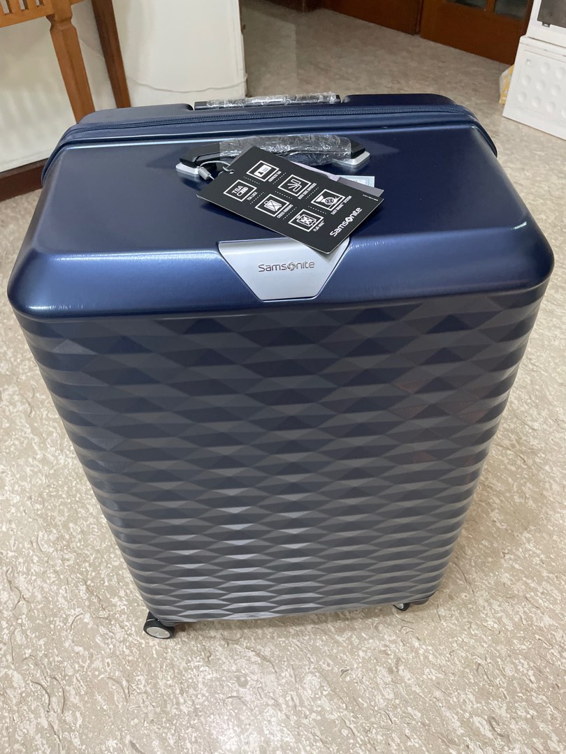 Samsonite Polygon Spinner 28, Hobbies & Toys, Travel, Luggage on Carousell