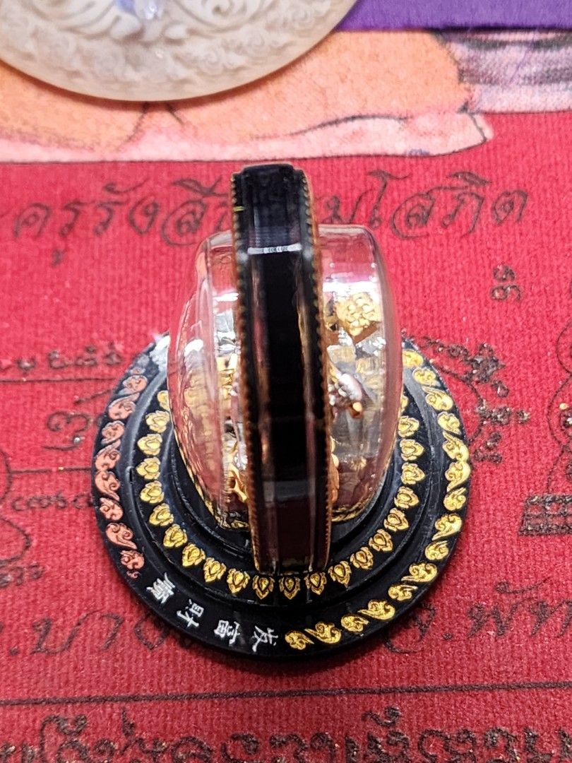 Tua li ya pek roop with display case Archan subin Wat lat pla duk Be ...