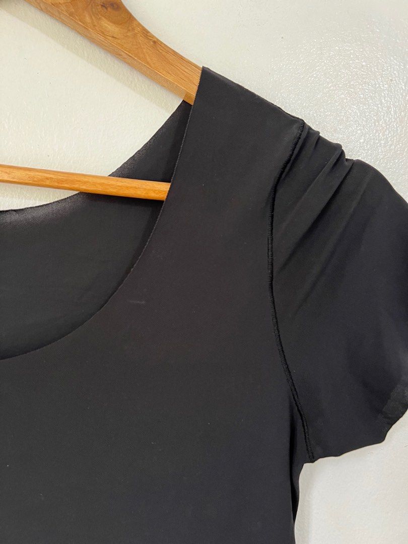 UNIQLO AIRISM micro mesh top, Women's Fashion, Activewear on Carousell