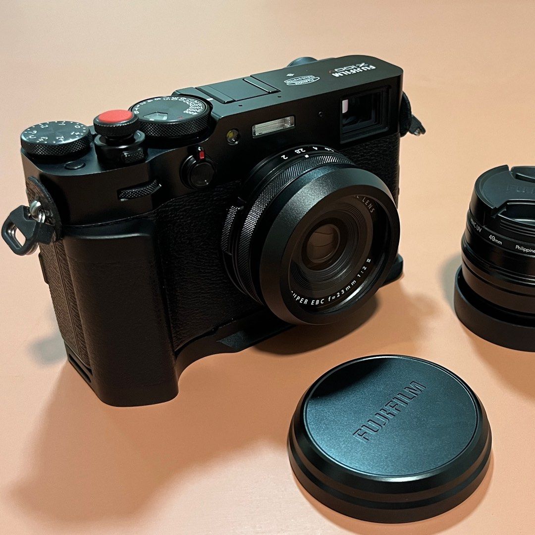 Fujifilm X100V - with 2 batteries, grip and glimmer glass 1 filter ...