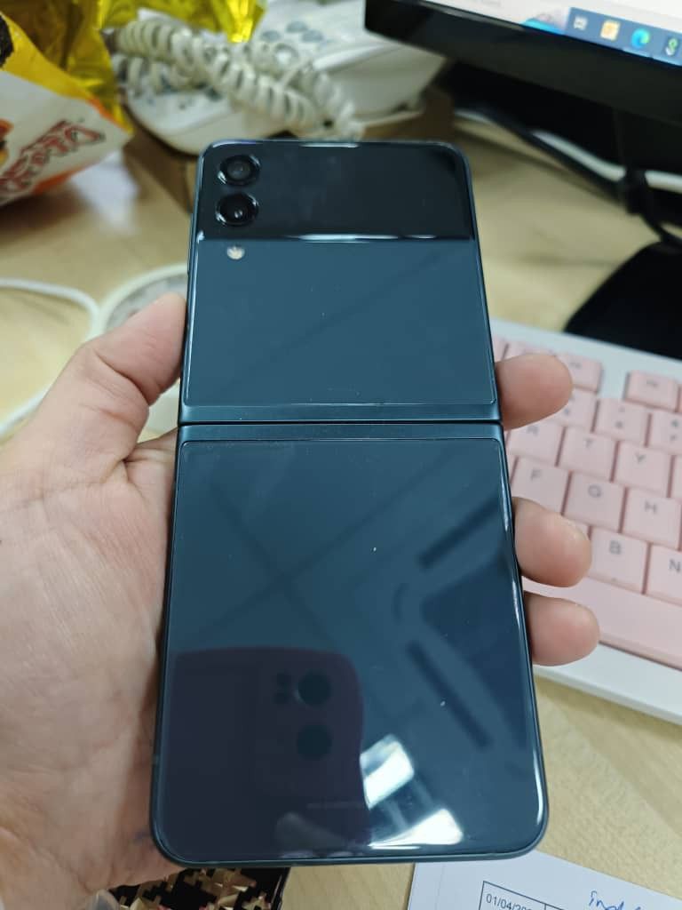 Galaxy Z Flip 3 Green 256GB, Mobile Phones & Gadgets, Mobile Phones ...