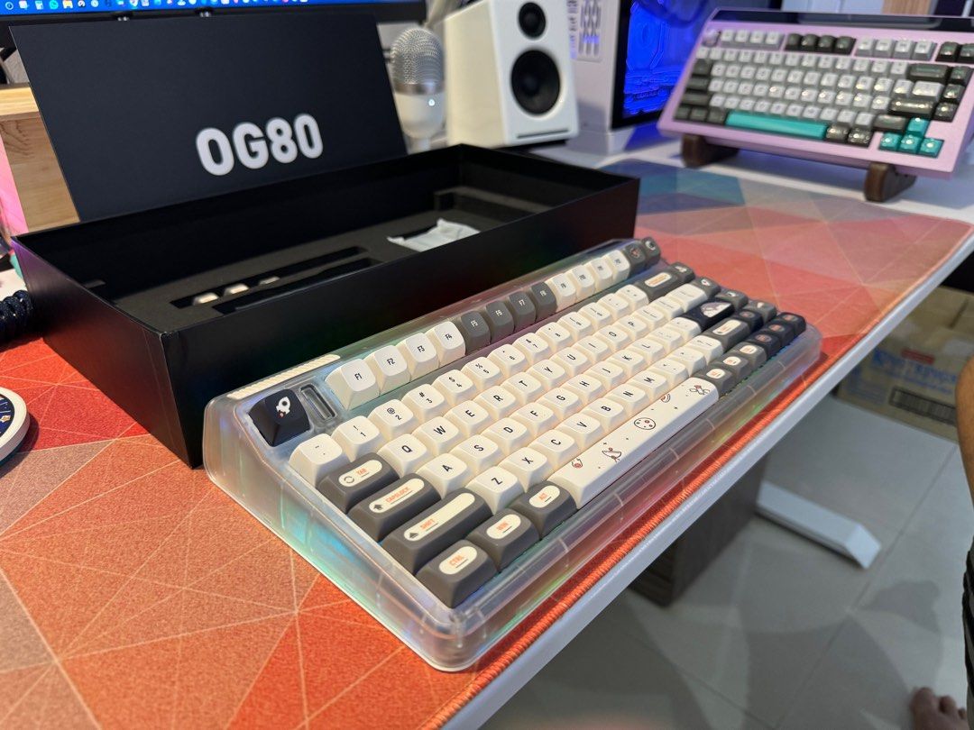 iQunix IQUNIX OG80 Hitchhiker Wireless RGB Mechanical Keyboard ...