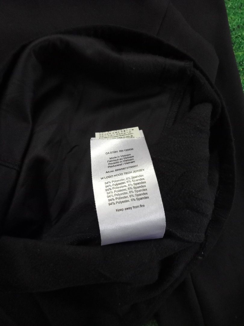 J.LINDEBERG, Men's Fashion, Tops & Sets, Hoodies on Carousell