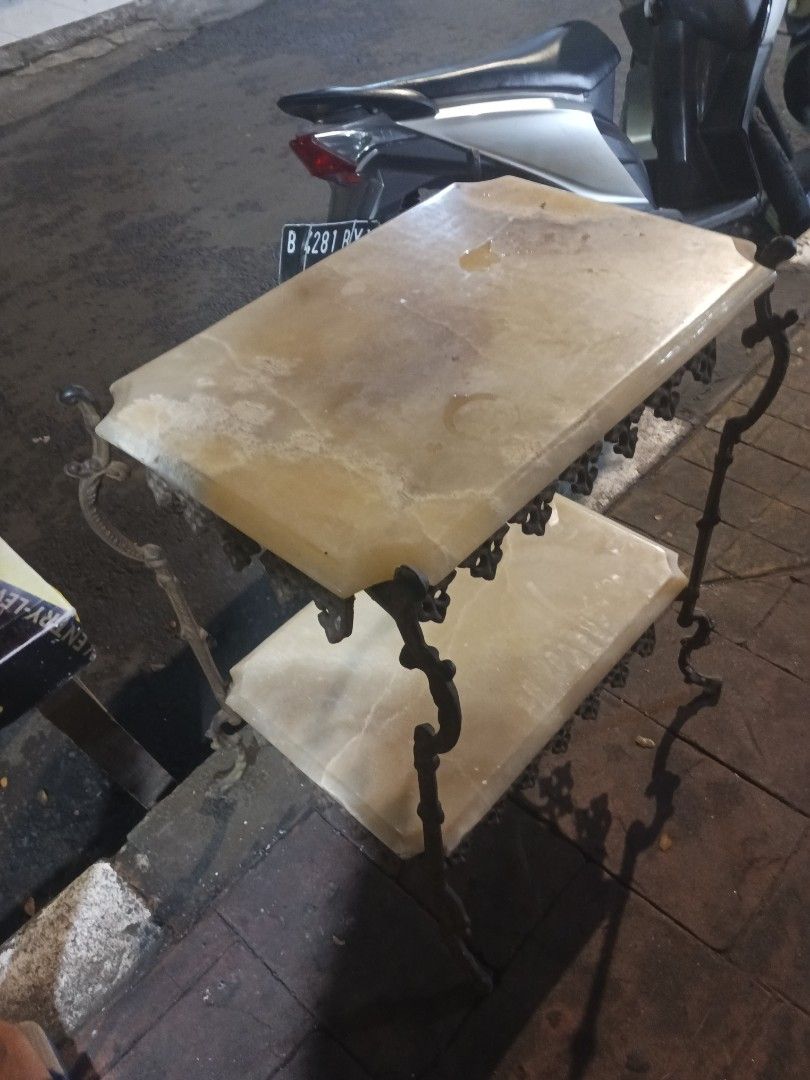 Meja rak marmer Onix, Antik, Furnitur di Carousell