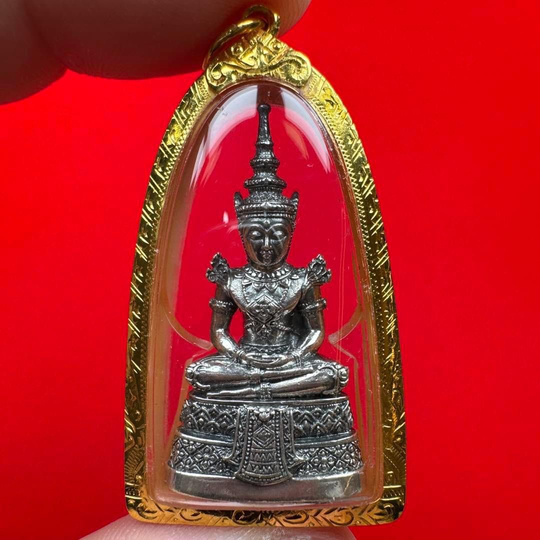Phra Kaew Morokot Emerald Buddha, Hobbies & Toys, Memorabilia ...