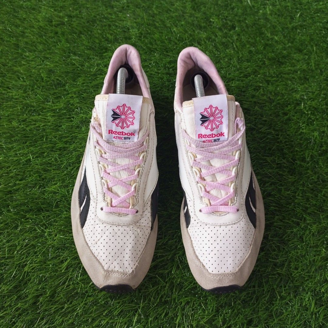 Reebok Aztec, Fesyen Wanita, Sepatu di Carousell