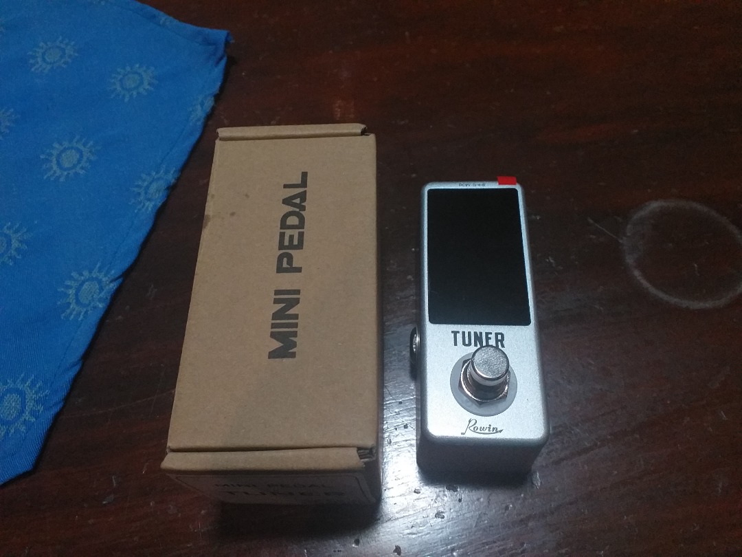 Rowin Mini Tuner Pedal Effect LED Display True Bypass for Electric Guitar Acoustic Guitar Bass ...