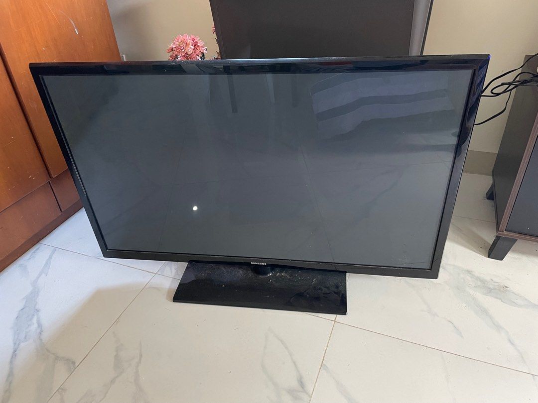 Samsung 42inch tv, TV & Home Appliances, TV & Entertainment, TV on ...