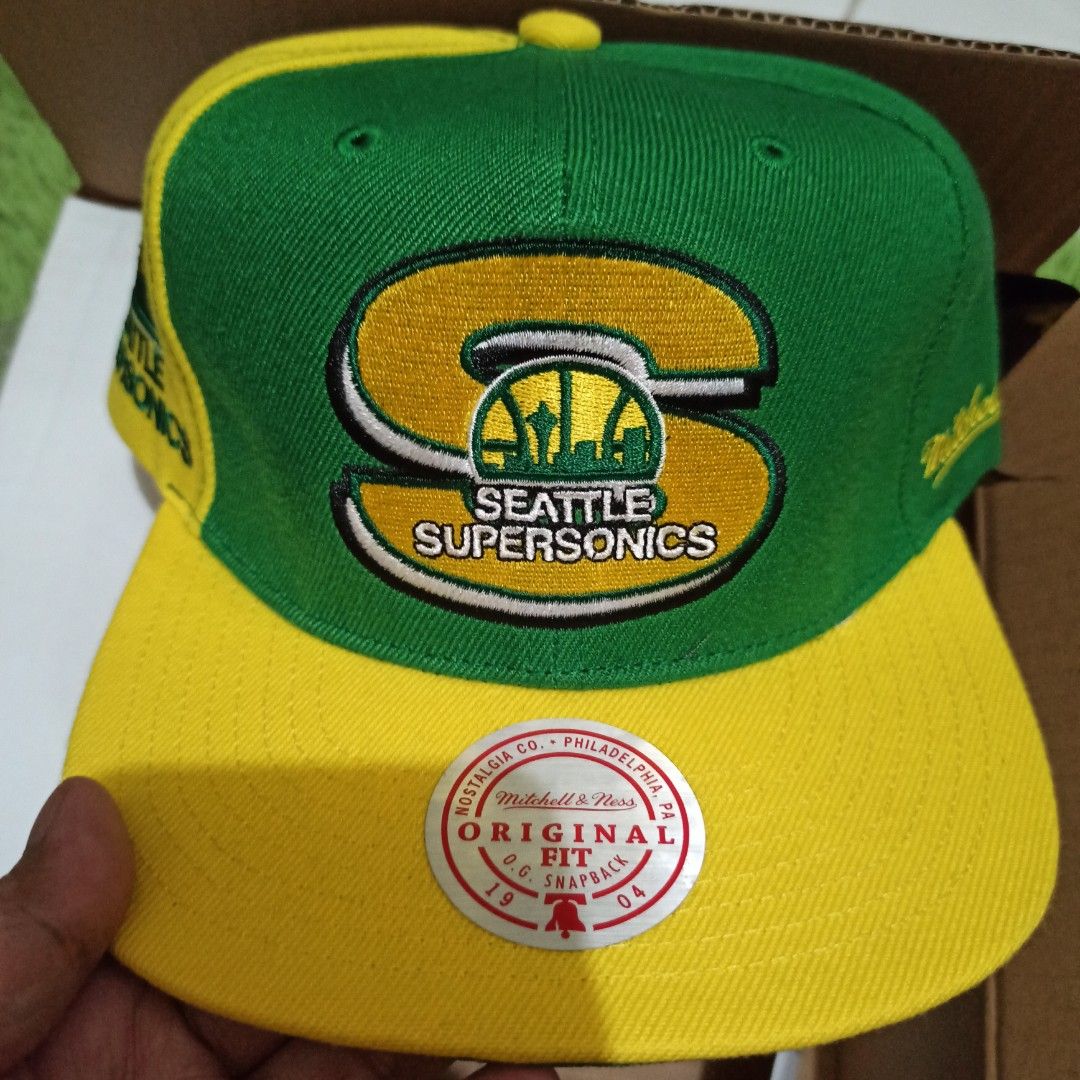 Mitchell and Ness Seattle Sonics Rare Script Snapback, Men's Fashion ...