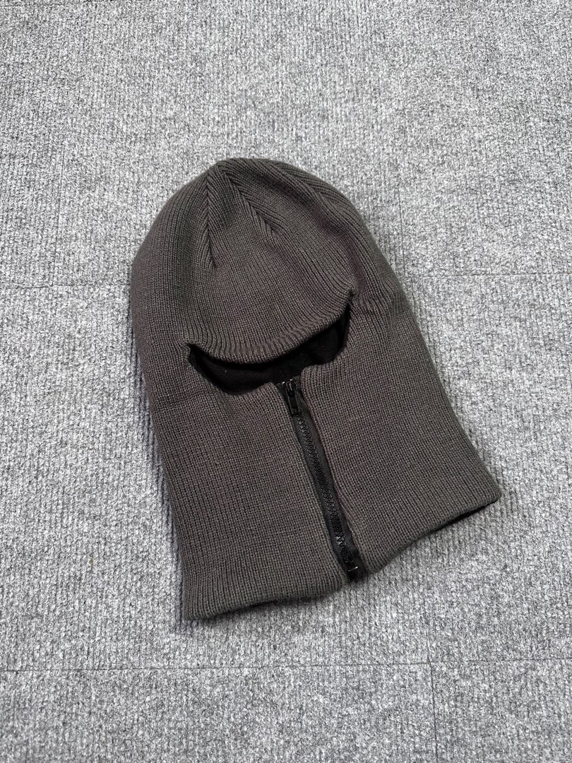 Ski with zipper, Men's Fashion, Watches & Accessories, Caps & Hats on ...