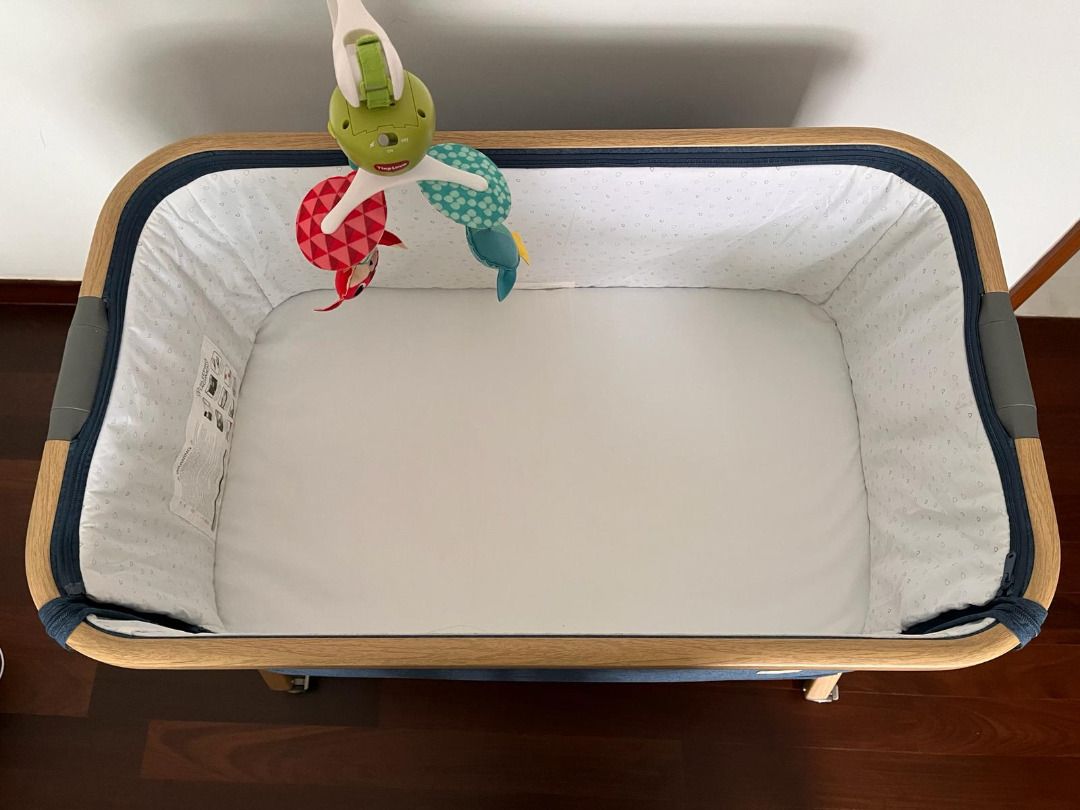 Cozee Co-sleeper Bedside Cot / Crib (including 4 Sheets), Babies & Kids ...