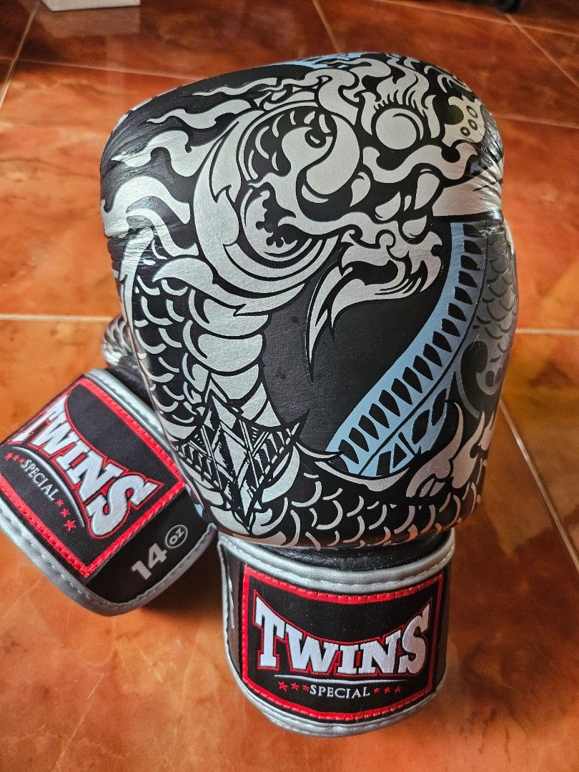 Twins Special Boxing Gloves + Fairtex Hand Wraps, Sports Equipment ...