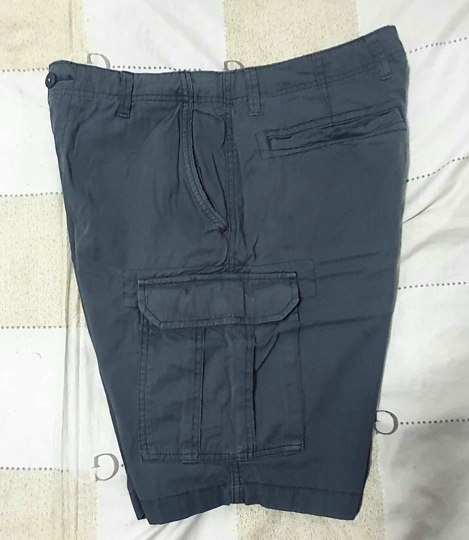 Uniqlo cargos shorts, Men's Fashion, Bottoms, Shorts on Carousell
