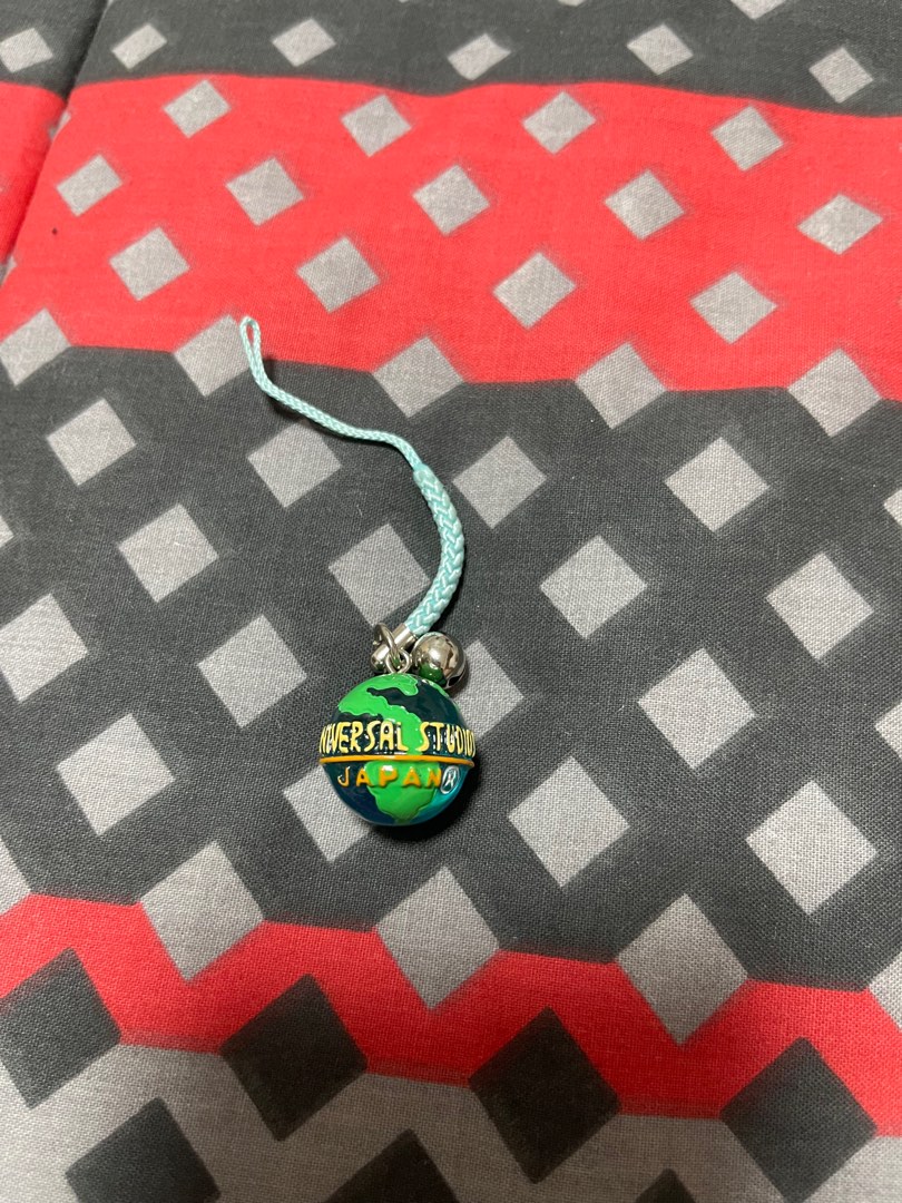 Universal studios globe keychain, Hobbies & Toys, Memorabilia ...