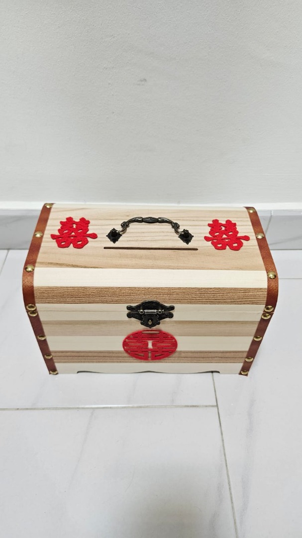 WEDDING REDPACKET BOX, Everything Else on Carousell