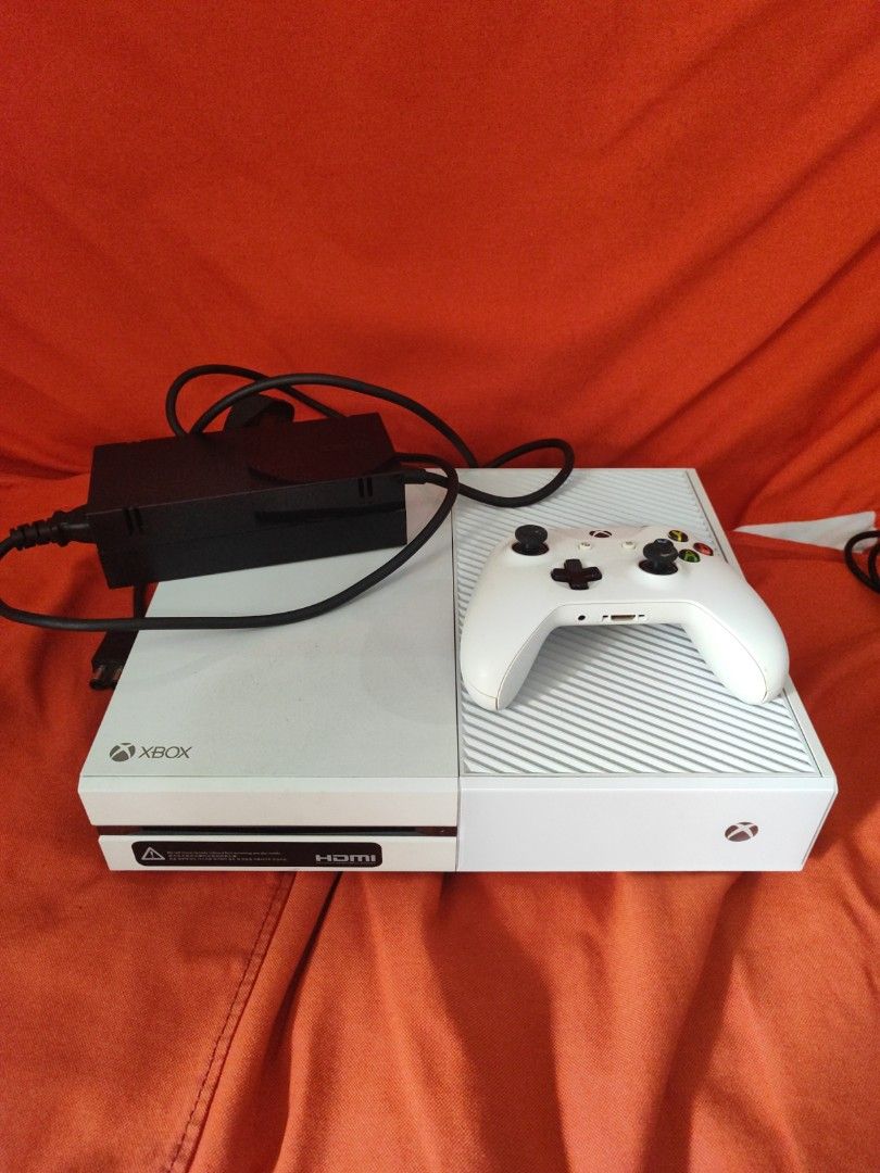 Xbox One limited edition white 500GB, Video Gaming, Video Game Consoles ...
