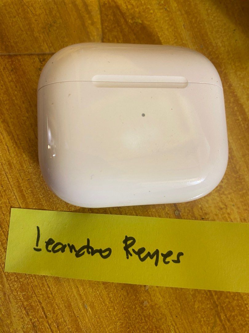 Airpods 3 missing right ear, Audio, Earphones on Carousell