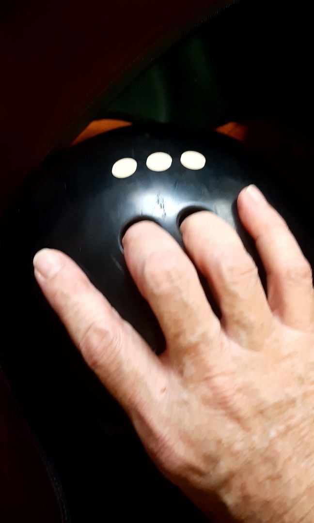 Trained competition bowling ball - AMF Classic Pro-Roll, Sports ...