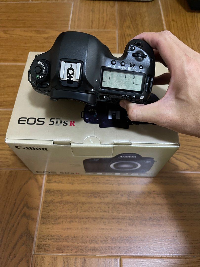 Canon 5DSR with freebies, Photography, Cameras on Carousell
