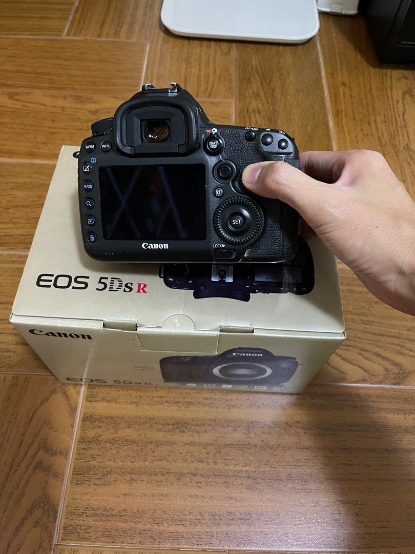 Canon 5DSR with freebies, Photography, Cameras on Carousell
