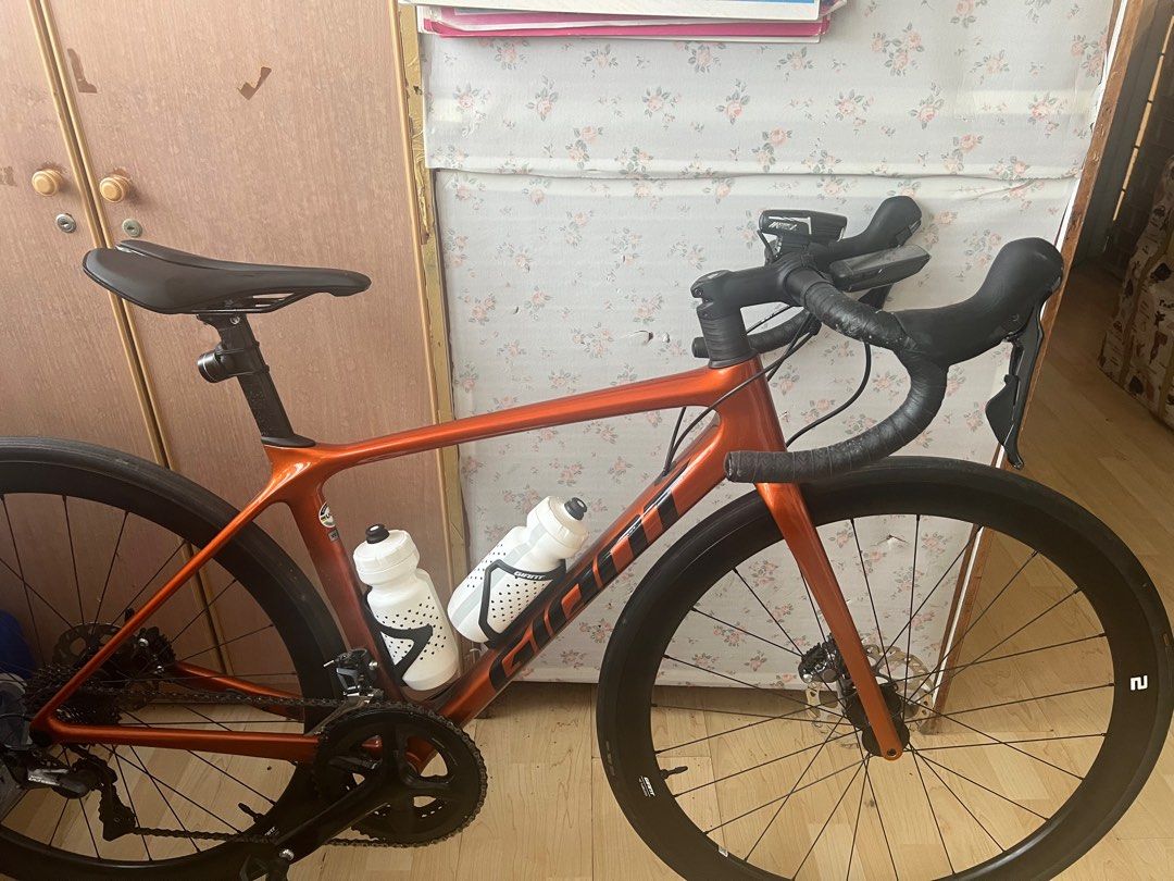 Carbon Giant Road bike, Sports Equipment, Bicycles & Parts, Bicycles on ...
