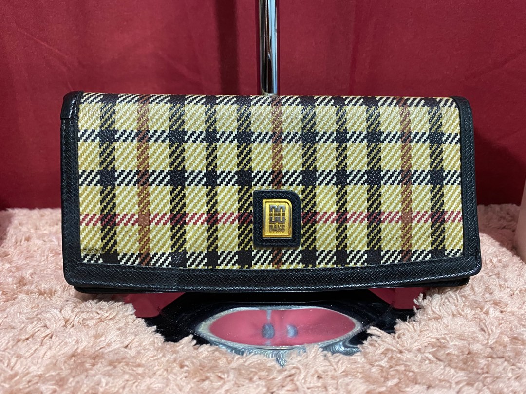 Daks Wallet - Bifold, Luxury, Bags & Wallets on Carousell