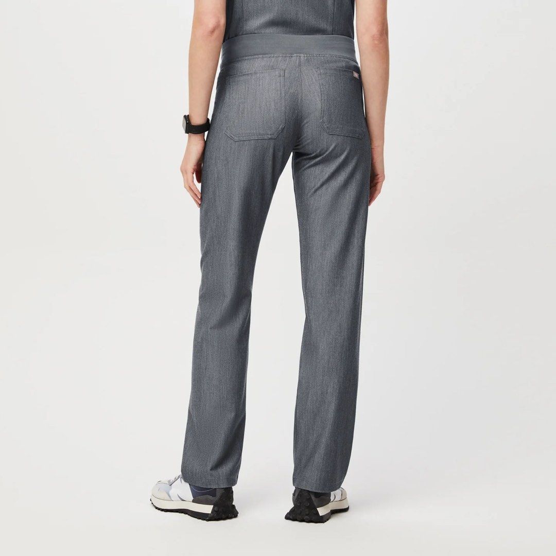 FIGS Livingston Basic Scrubs Pants, Women's Fashion, Bottoms, Other ...