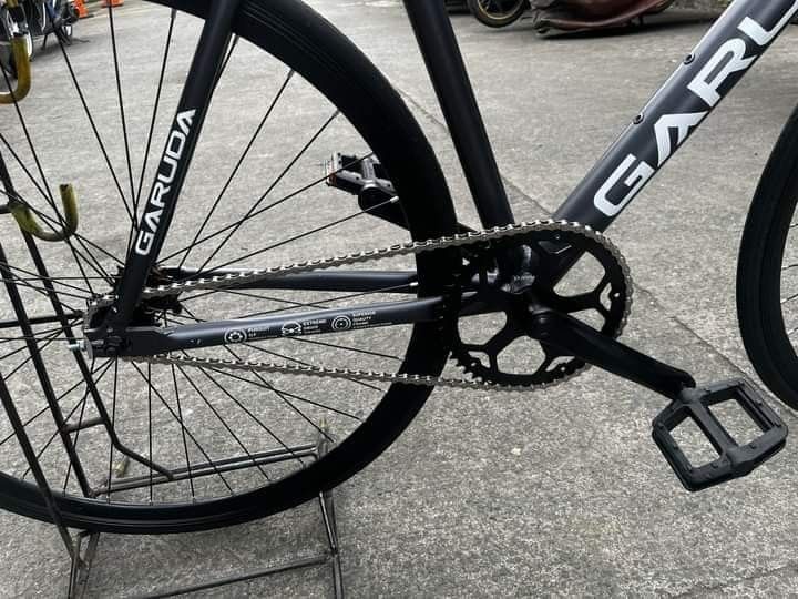 GARUDA CYCLONE ALLOY FIXIE V2 700C X 23C (2TONE COLOR), Sports ...