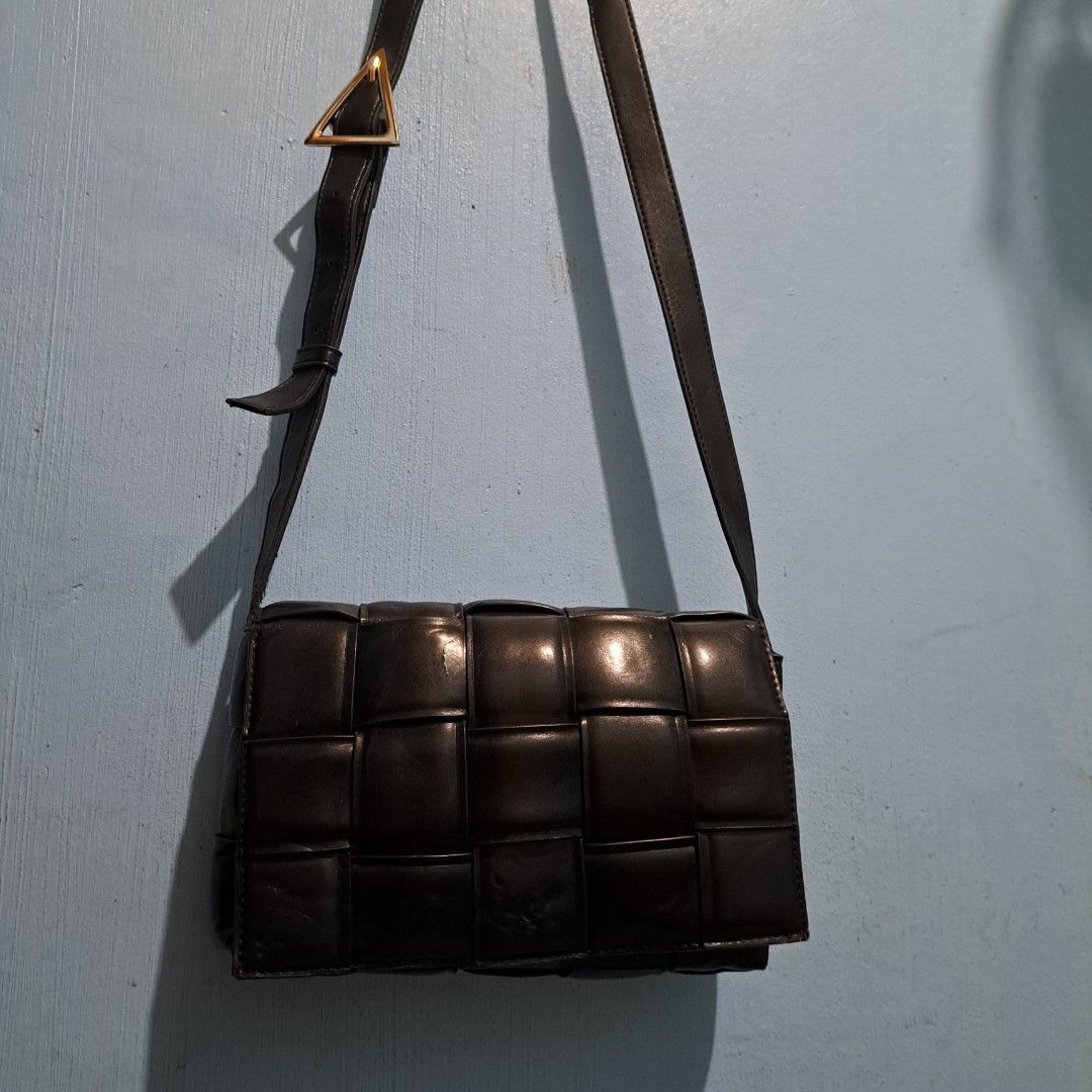 Hotwind banig bag, Women's Fashion, Bags & Wallets, Cross-body Bags on ...