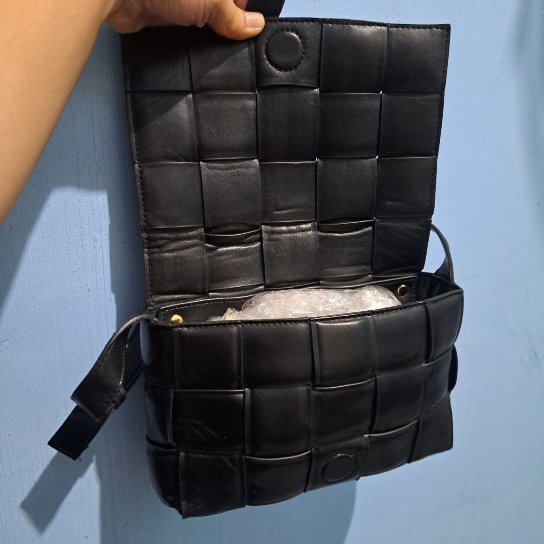 Hotwind banig bag, Women's Fashion, Bags & Wallets, Cross-body Bags on ...