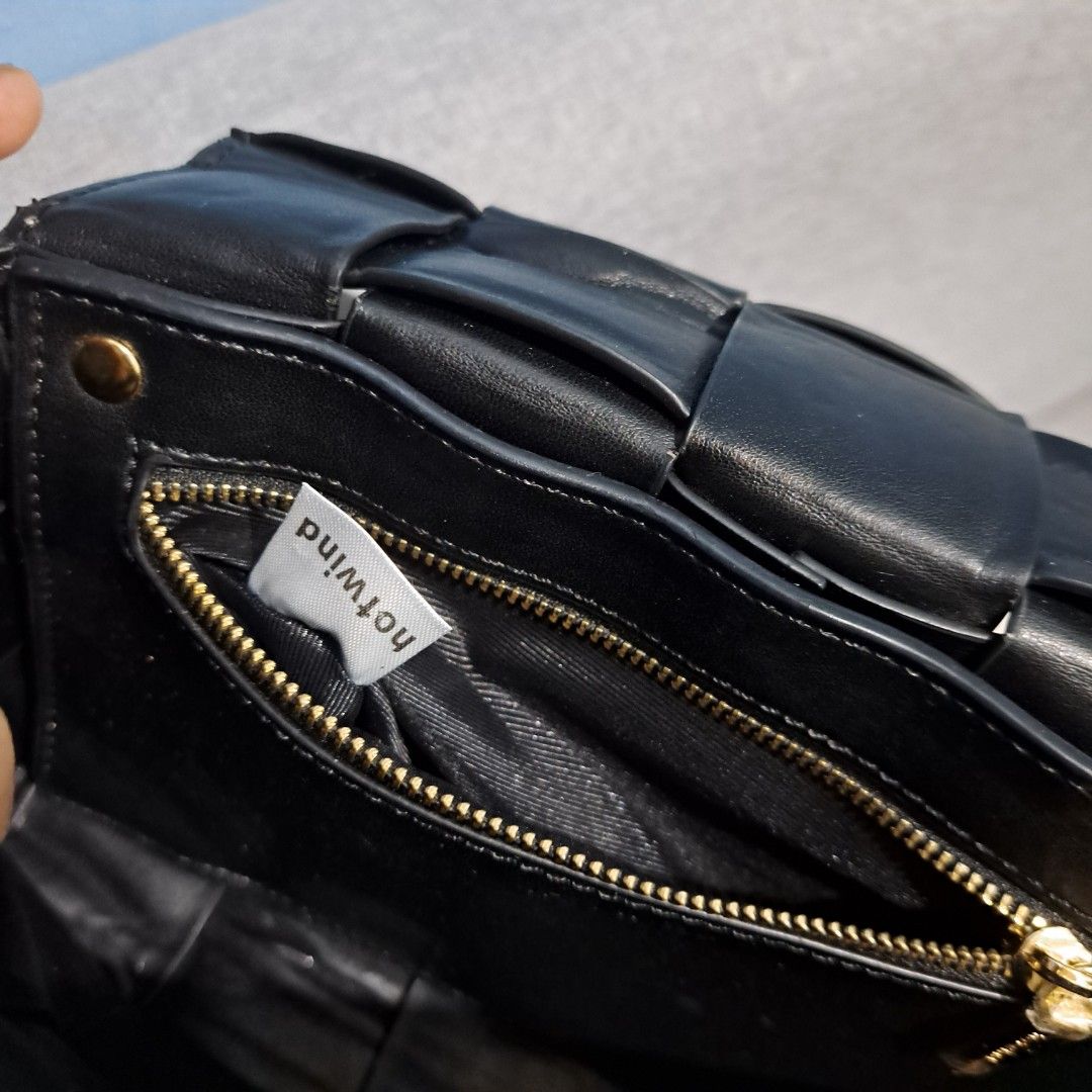 Hotwind banig bag, Women's Fashion, Bags & Wallets, Cross-body Bags on ...