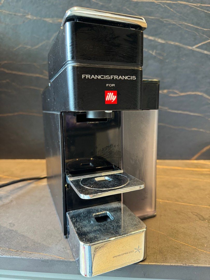 Illy coffee machine, TV & Home Appliances, Kitchen Appliances, Coffee ...