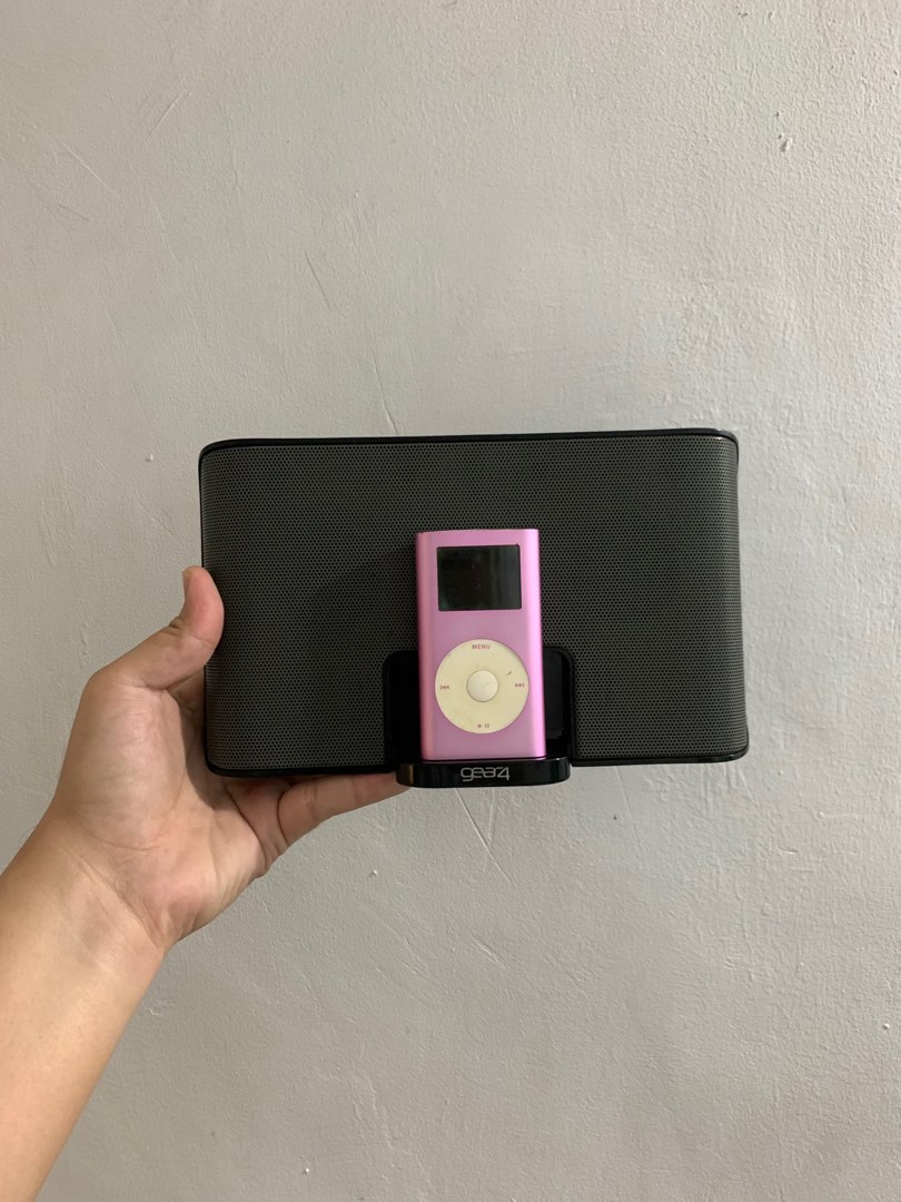 iPod mini 2nd gen 4gb with dock speaker, Audio, Portable Music Players ...