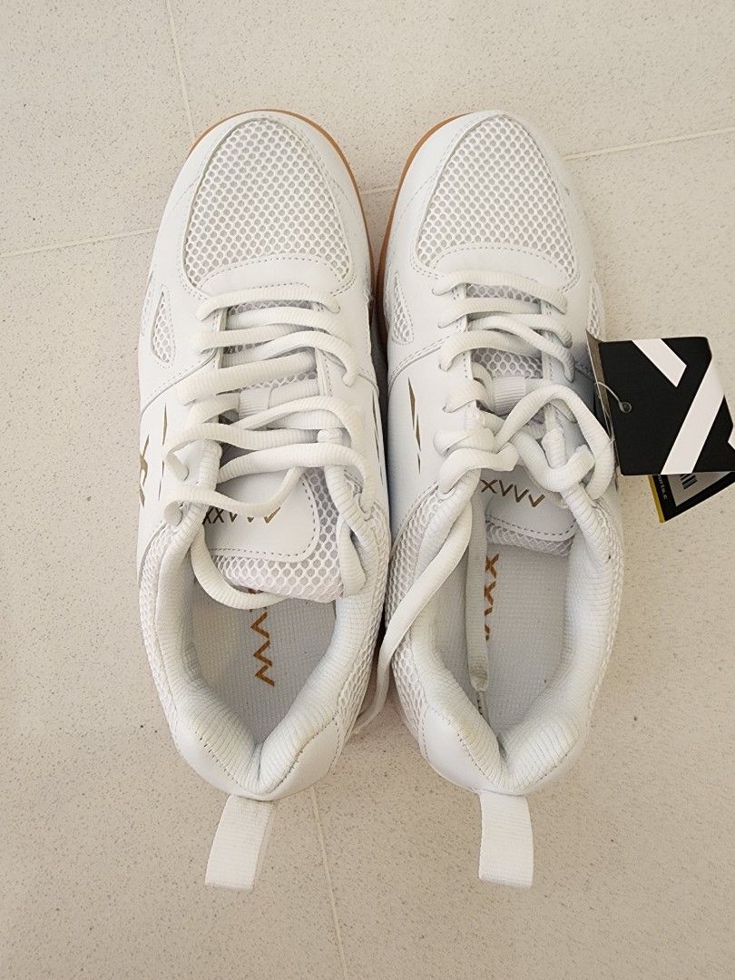 Maxx white badminton Court shoes, Men's Fashion, Footwear, Sneakers on ...