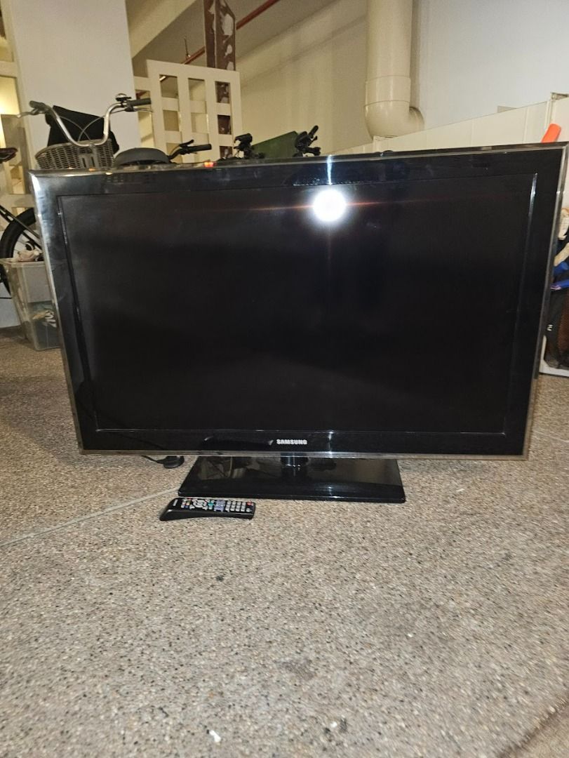Samsung 40" LCD TV (Not SMART TV), TV & Home Appliances, TV & Entertainment, TV on Carousell