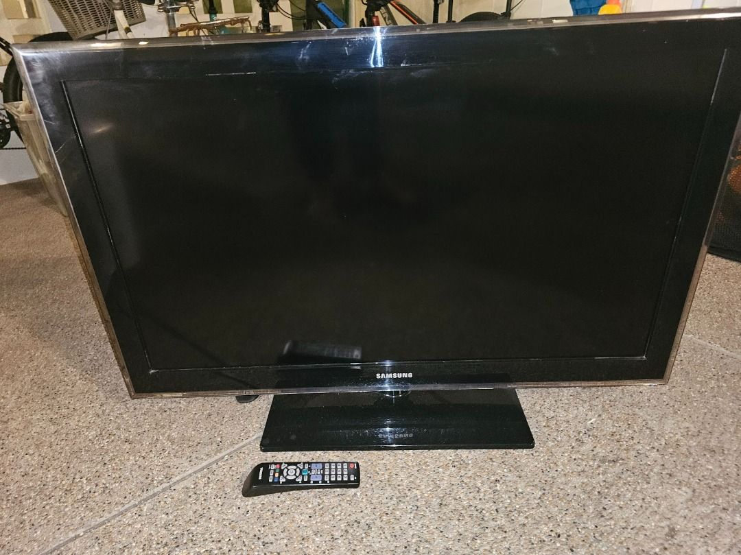 Samsung 40" LCD TV (Not SMART TV), TV & Home Appliances, TV ...