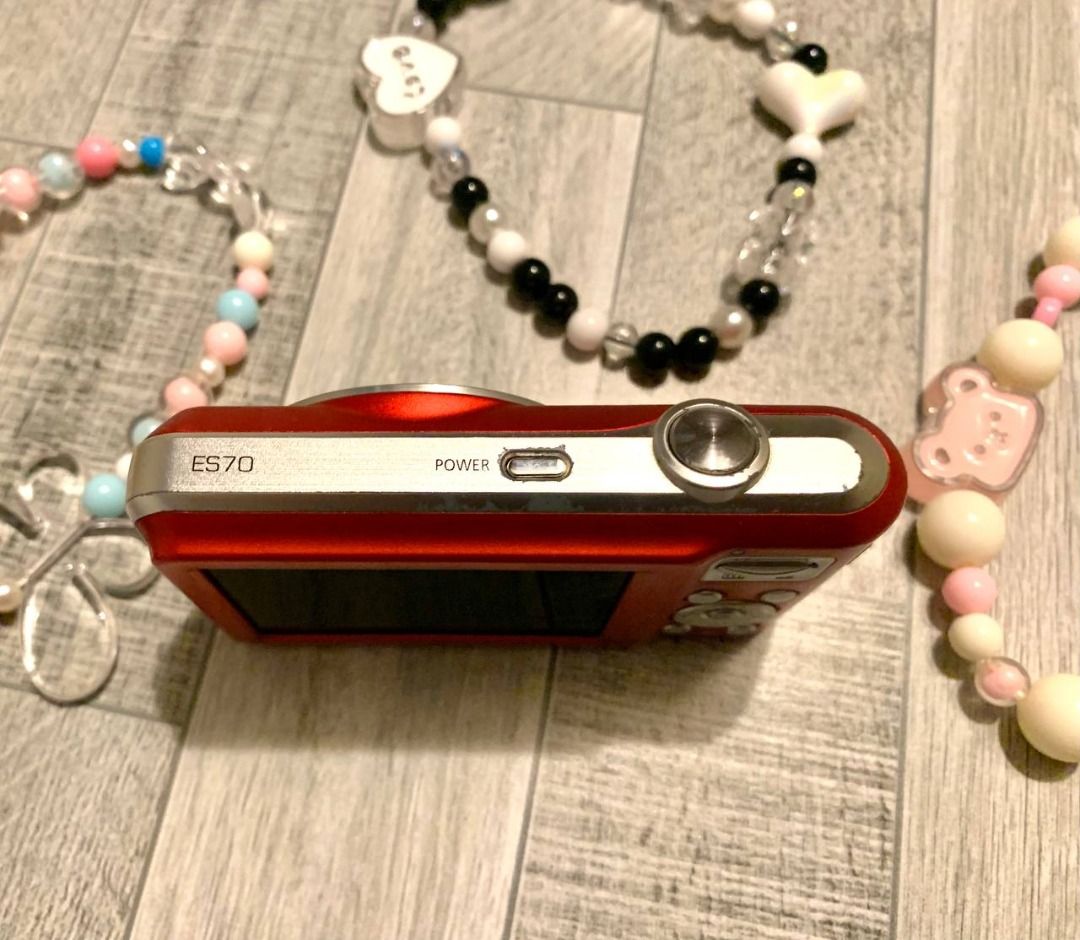 Samsung ES60 Digital Camera (Red), Photography, Cameras on Carousell