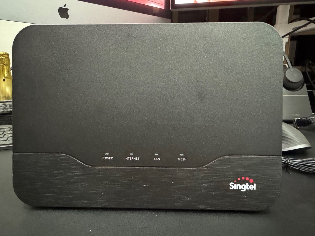 SingTel mesh router, Computers & Tech, Parts & Accessories, Networking ...