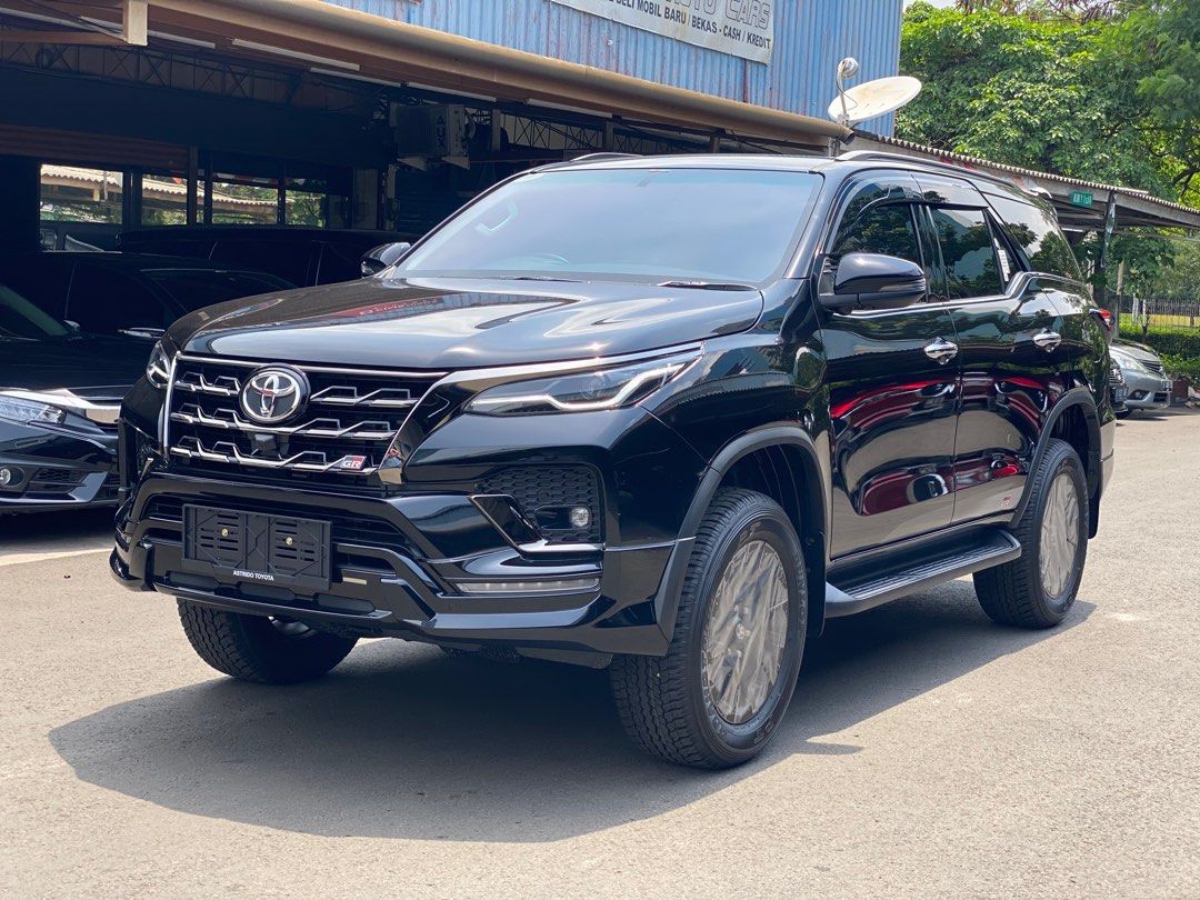 TOYOTA FORTUNER GR SPORT 2.8 AT HITAM 2023, Mobil & Motor, Mobil untuk ...