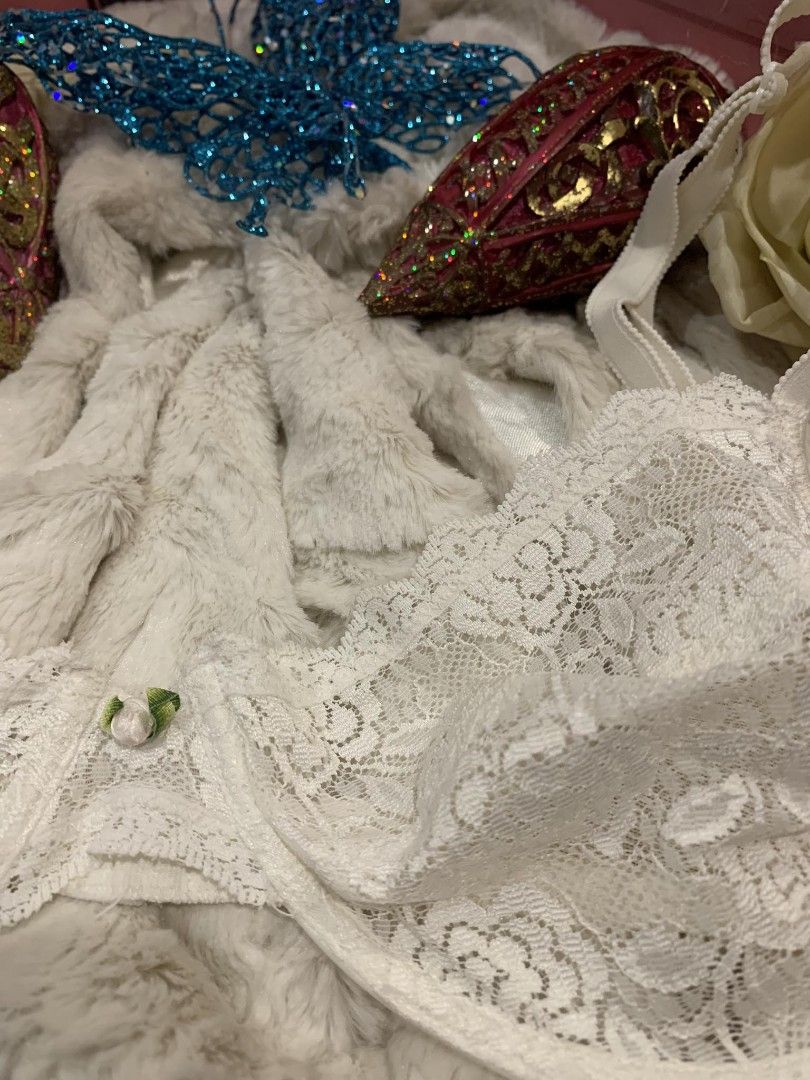 Triumph lace bra 36B, Women's Fashion, Undergarments & Loungewear on ...