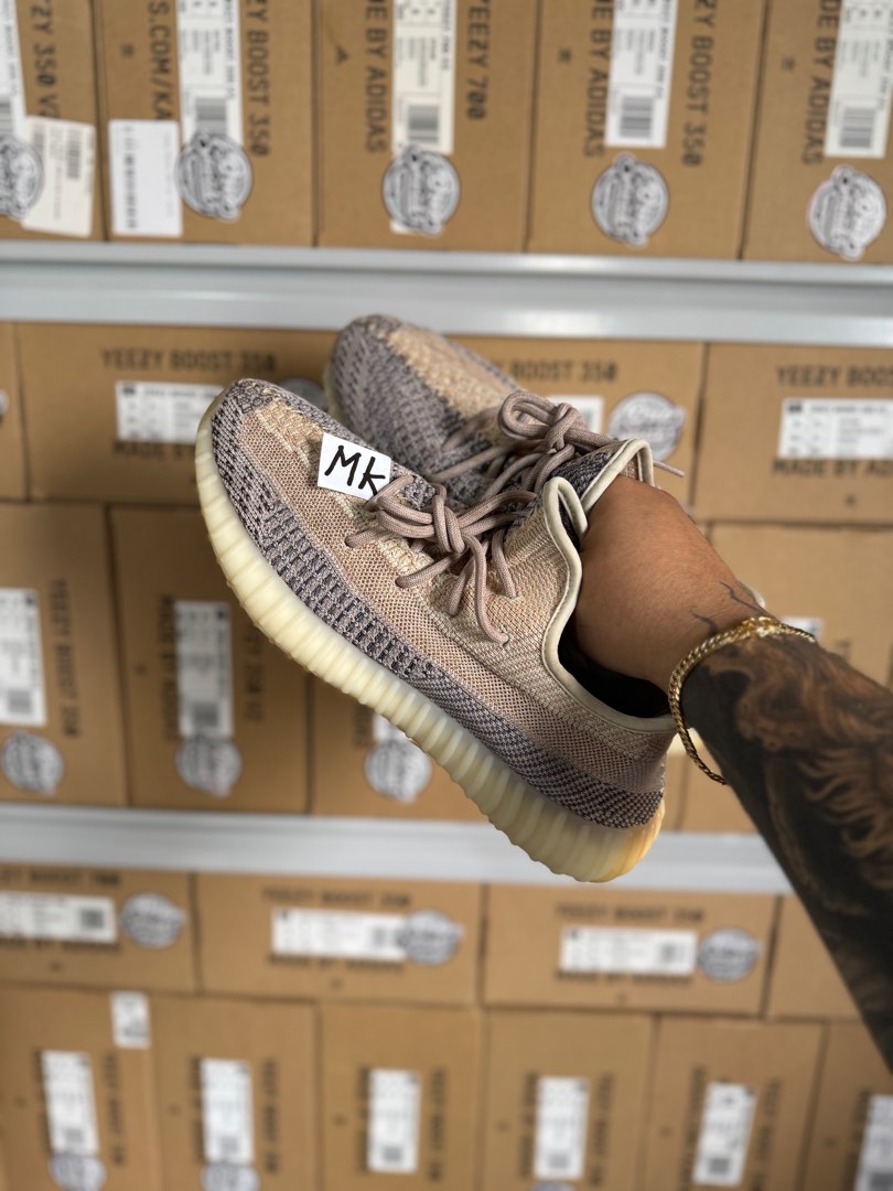 USED YEEZY ASH PEARL 9.5US, Men's Fashion, Footwear, Sneakers on Carousell