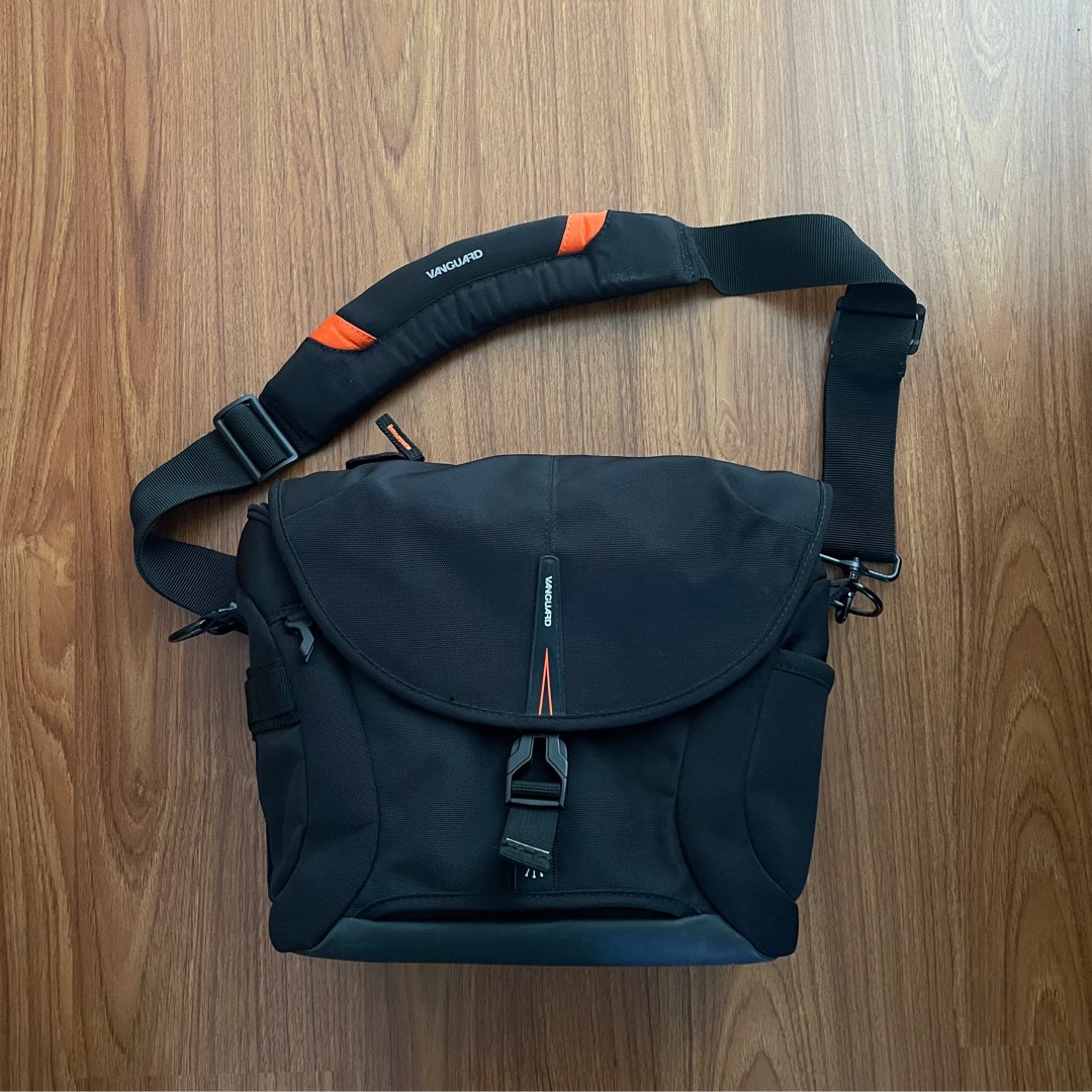 Vanguard The Heralder 28 Messenger Sling Camera Bag, Photography ...